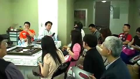 海派玉雕大师品鉴桂林鸡血玉