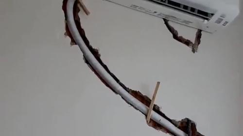 新手装修大师给空调的管道进行设计,看到成品后,房主的心情是崩溃的