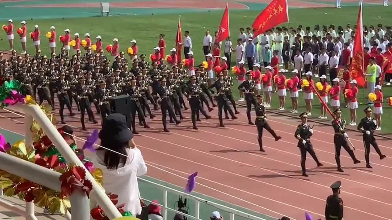 别人家运动会开幕式从不会让人失望,就是这么秀,满满的仪式感!