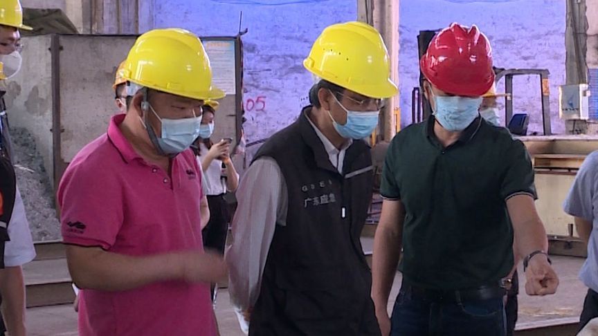 管理厅突击检查佛山某铝加工厂企业,发现7项问题,要求停产整改