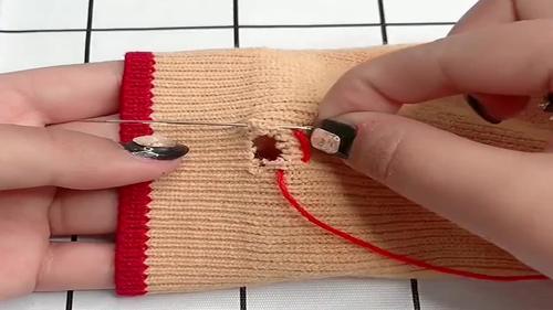 衣服袖子破了个洞不用担心,学会了这一招后,轻松搞定!