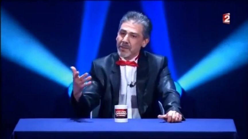 帅老头表演神奇魔术,杯子和小球的碰撞,最后越来越大!