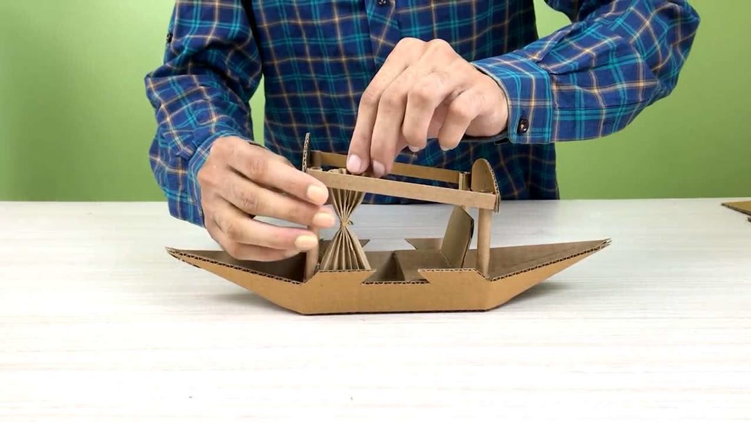 如何用纸板制作出这样漂亮的小船步骤方法