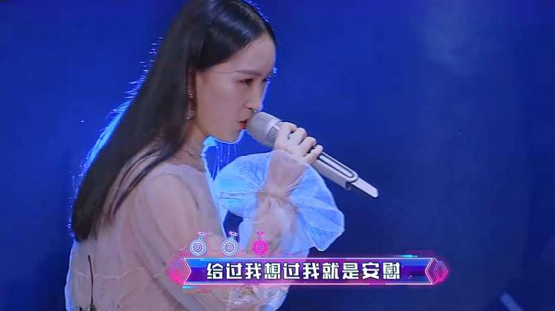 美女献唱《还珠格格》片尾曲,刚开口令Ella惊叹!陷入回忆杀