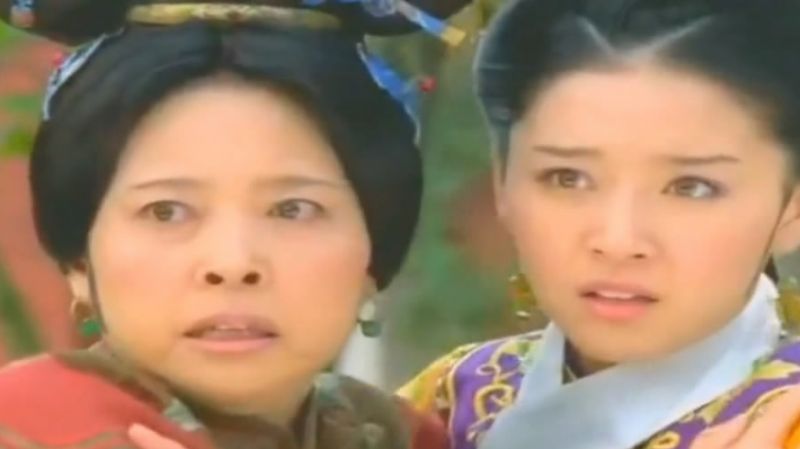 《新还珠格格》欣荣格格恶言相向,骂他是高级奴才,小燕子气极了