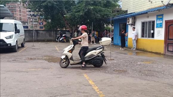 (E证)摩托车考试前训练很简单,希望所有的朋友都要有证才开车哦