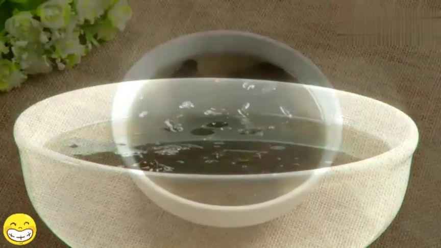 黑木耳与红枣一起用来煲汤 美容养颜 是女性朋友首选的一道靓汤