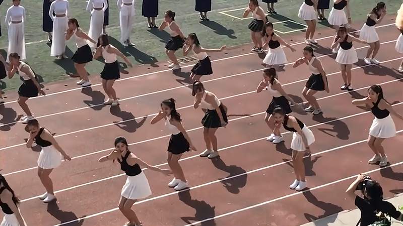 摇摆摆!郑州某大学举行运动会开幕式,满屏的活力气息!