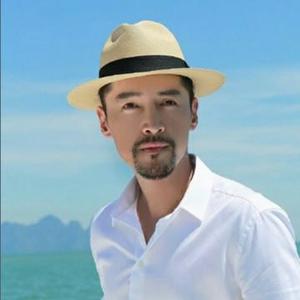 腼腆男孩曾闪闪 