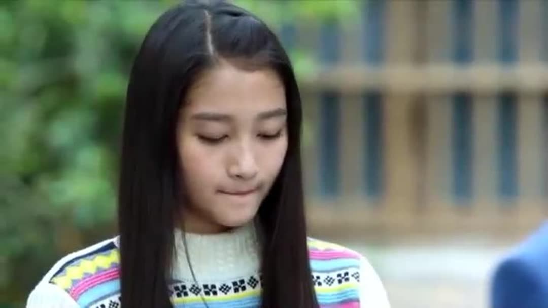 青梅竹马治病归来,却发现女孩身边多了一个男孩,尴尬了