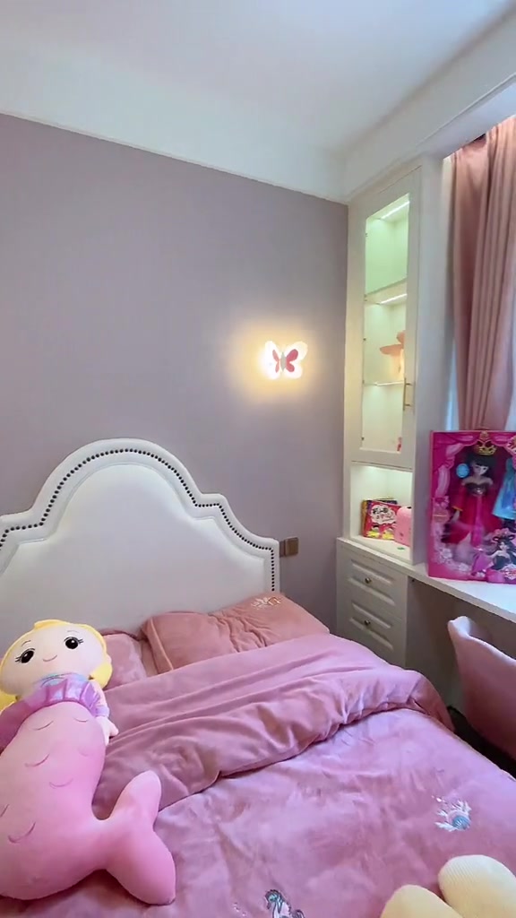 ...中间连起来做书桌,放张1米5的床,还能做一个大衣柜,是不是还不错?