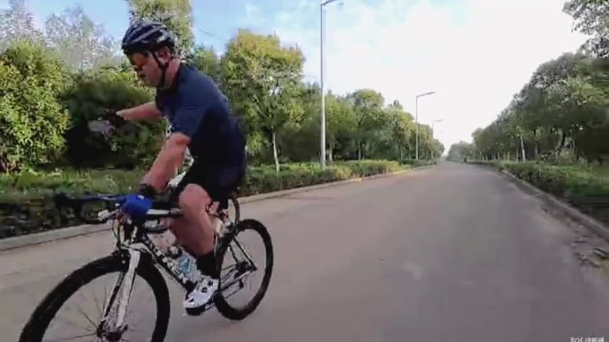 摄影师的日常#爱生活爱骑行 危险动作,请勿模仿