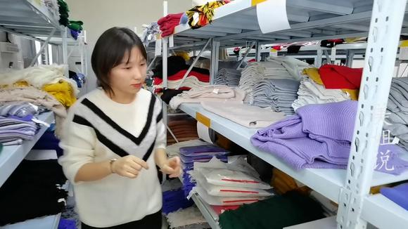 一件件好看30羊绒衫让人目不暇接 保暖又时髦 实诚老板娘给实惠价