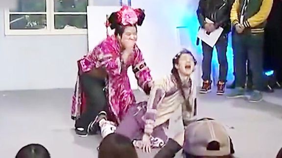 导演要拍还珠格格,叫来的演员让人惊艳,这动作和节奏对上了!