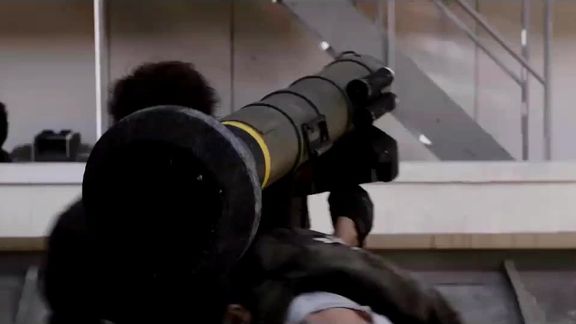 三架武装直升机前去解救美国总统,惨被导弹击落,解救失败