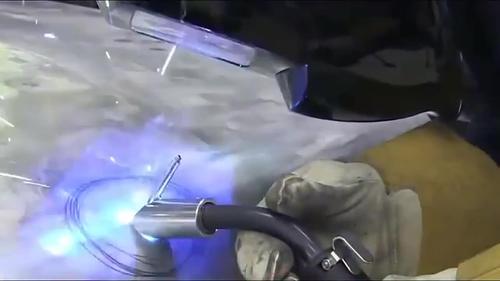 这个焊接枪厉害了,修车钣金师傅的好帮手,国外的科技技术确实高!