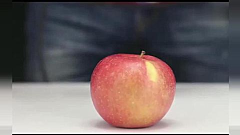 实拍一张A4纸怎么切开一个苹果的! 信不信由你, 反正我是信了!