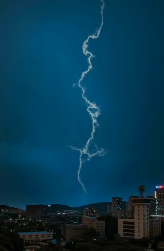 闪电特效#p图 #教程 #ps #干货 #设计 #技巧 #创意 #干货分享