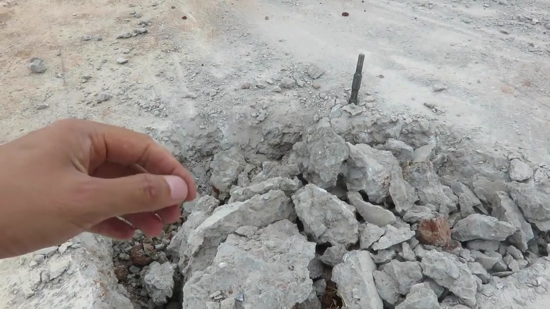 桩头混凝土剔凿对低应变的影响