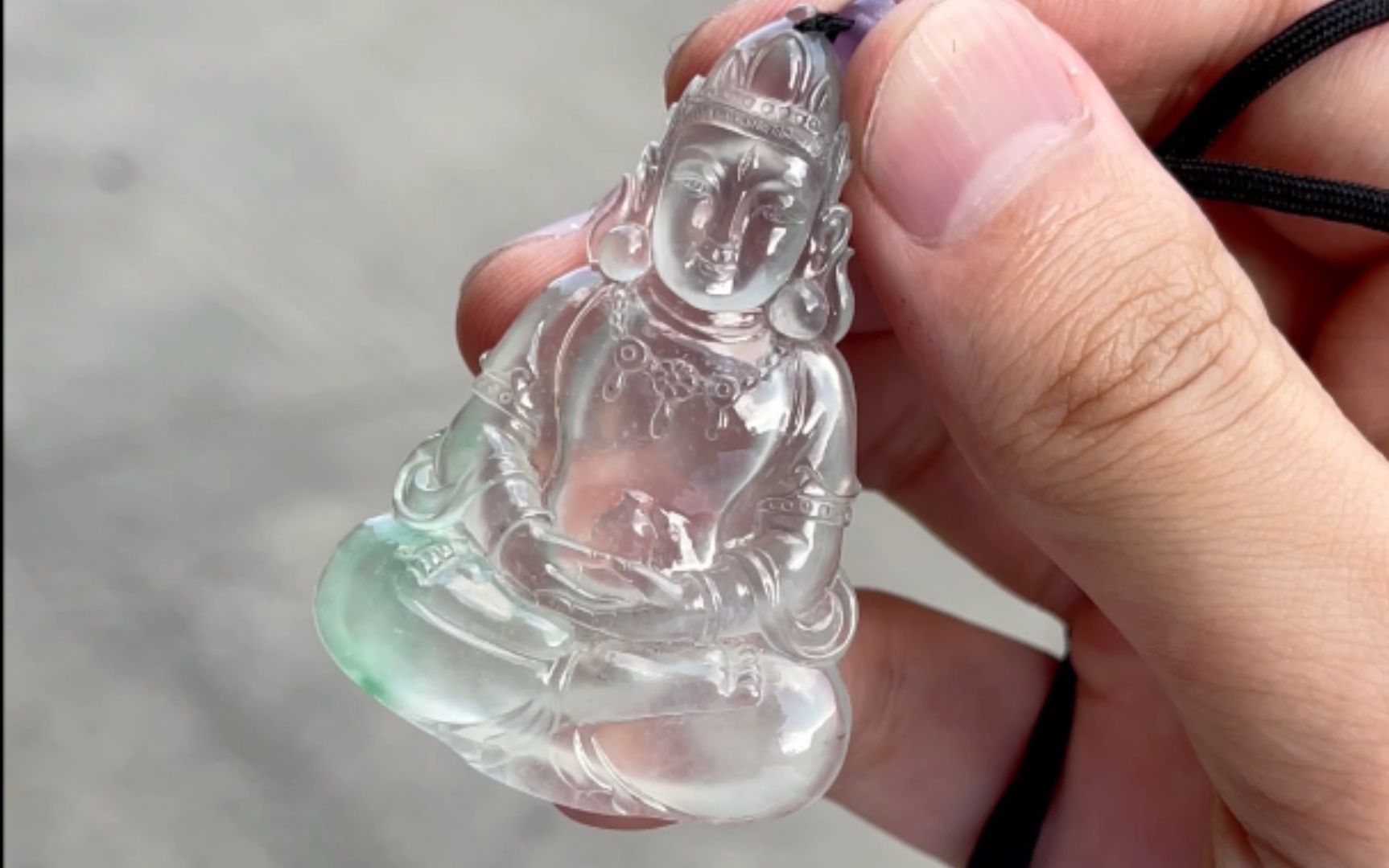 翡翠高货一次看个够。尺寸也标好了ps:自然光随手拍摄。一个客户...