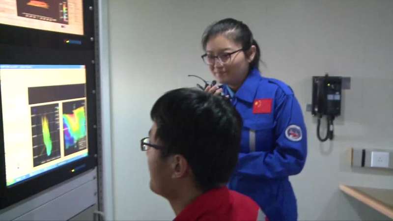 “科学号”航海日志5:绘制海底地形图的神秘眼镜男是谁