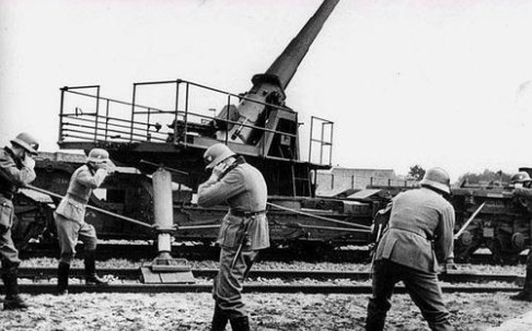 【纳粹德国黑科技/黑白录像】K5列车炮发射