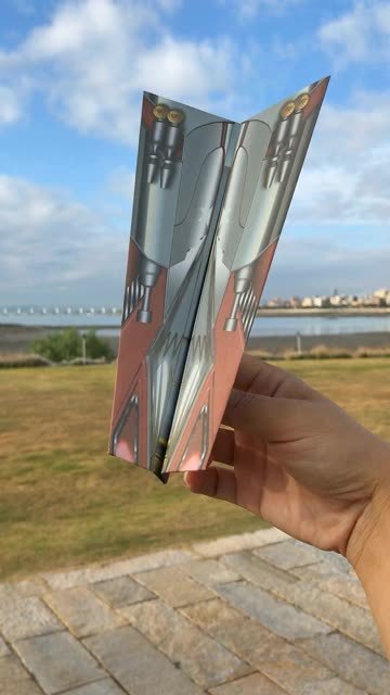 想折出与众不同的纸飞机,必须在造型,涂装,飞行效果上都出色,就比如这...