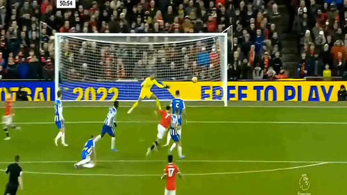 C罗的起脚射门太快了,不看慢镜头都看不清了。