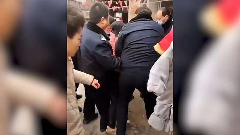 骗三次彩礼致男方倾家荡产,女方母亲抗拒执行:不就戴个铐子