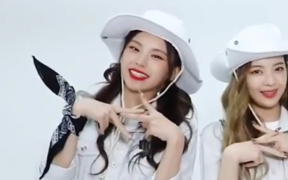 【ITZY黄礼志】fan meeting预告,卷发双马尾