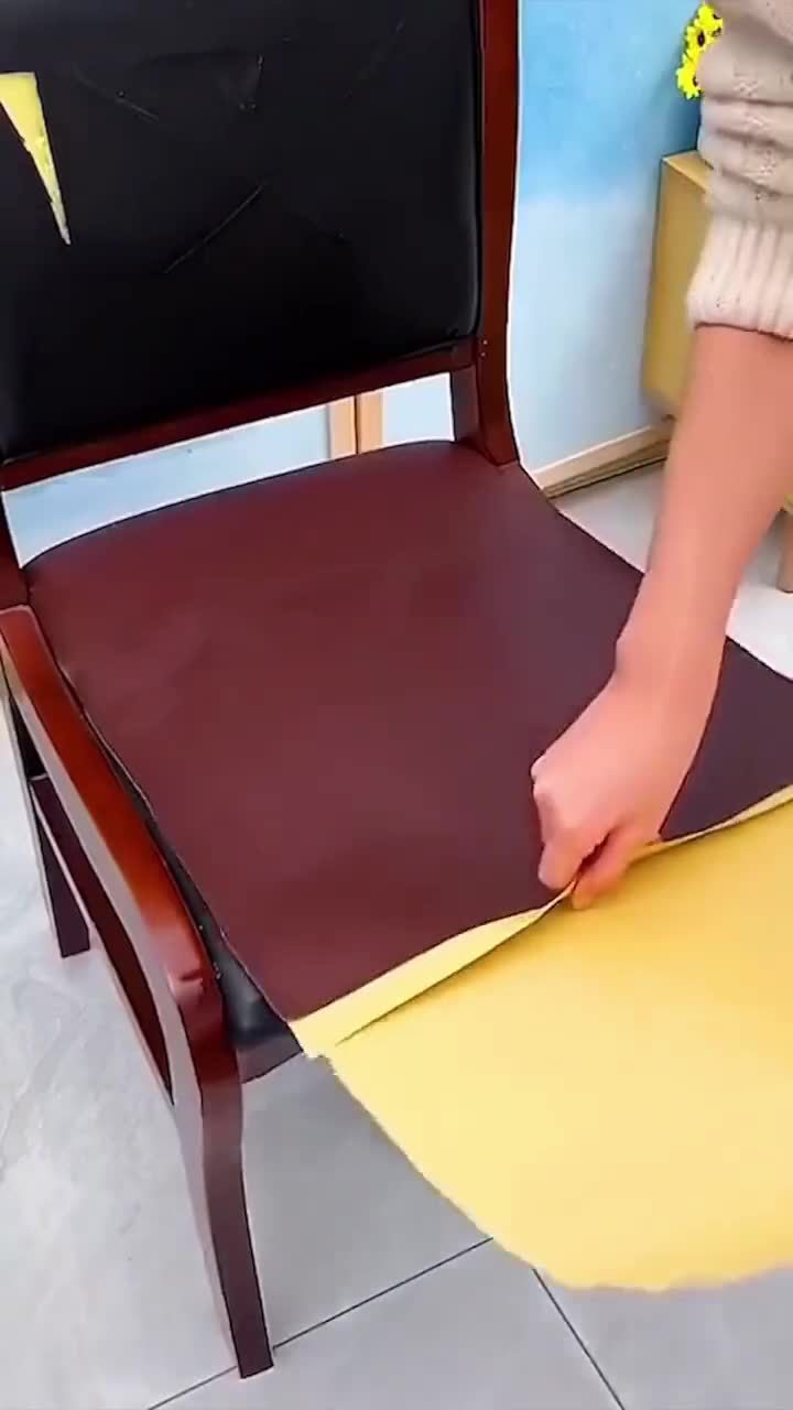 家里沙发皮烂了用皮革修复贴,一贴就...