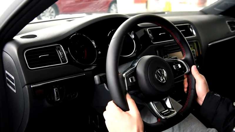 大众速腾车内功能演示,无论是材料还是做工都不错,网友:给九分