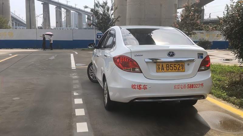 南京:自动挡科目二学员后天考试,能练到这样熟练稳过吗?
