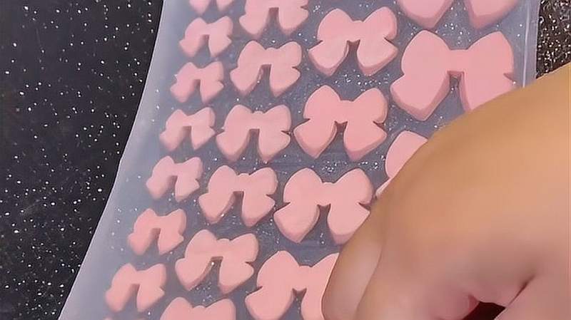 蝴蝶结模具脱模全过程,真是太解压了,超好玩