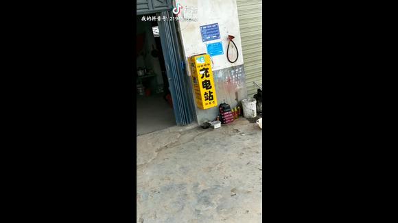 编号为HNLH电动车维修店是骗子合伙诈骗过往的行人千万别上当