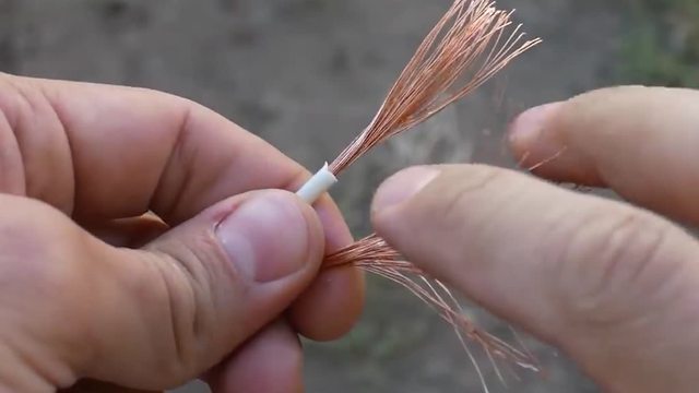 电线的正确缠绕方式,你学会了吗?