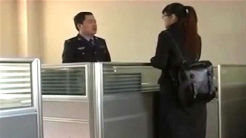 女子信用卡被刷3万元 卡在自己身边 警方:可能该信用卡被复制了