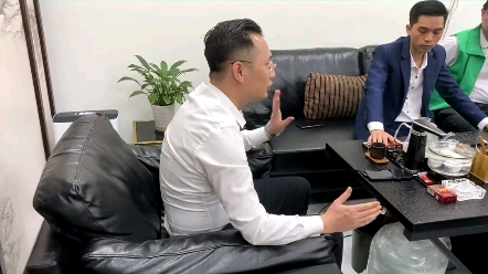 ...总部,参观我司研发的电动自行车无线充电站,并给予充分肯定与慰问。