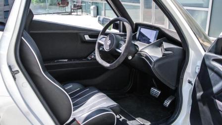 凌云电动平衡汽车: 怎么开都不会倒, 将科技玩弄于鼓掌