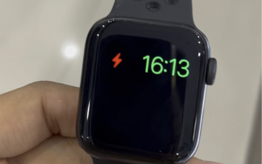 宁波的粉丝买了一个二手苹果手表Apple Watch se 搭配nike表带,成色...