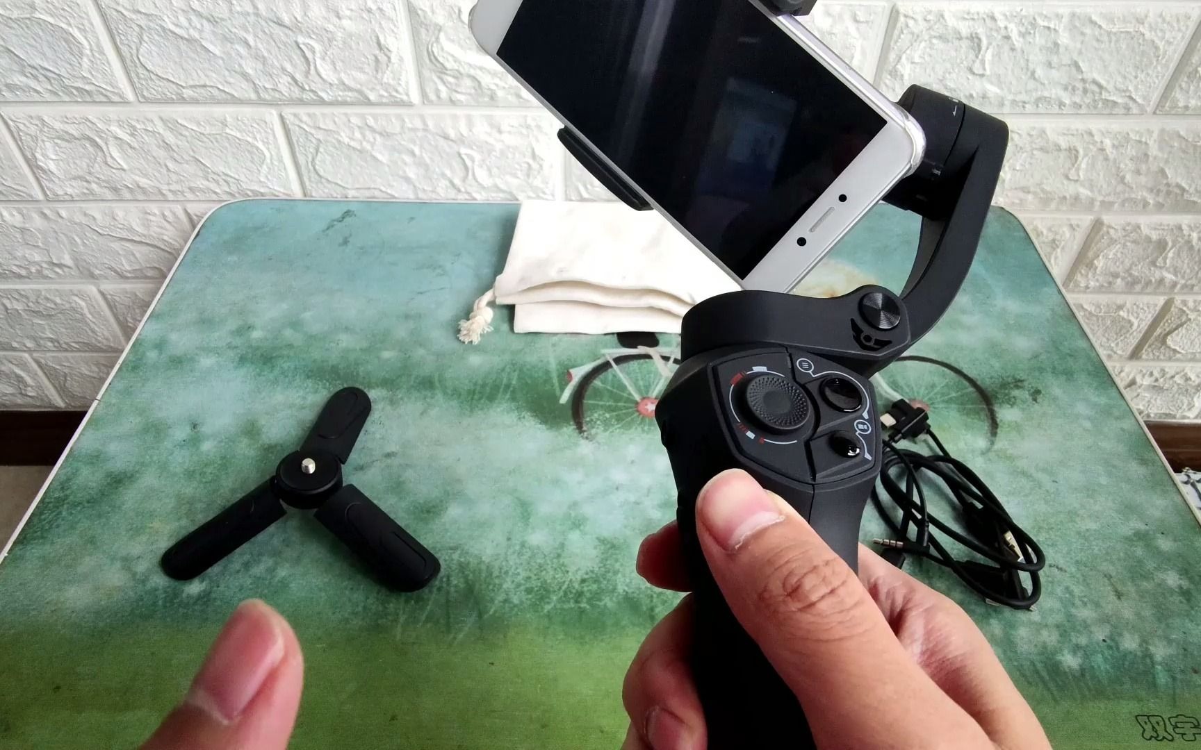 vlog用手机拍摄出稳稳的幸福,手机稳定器、手持云台了解一下