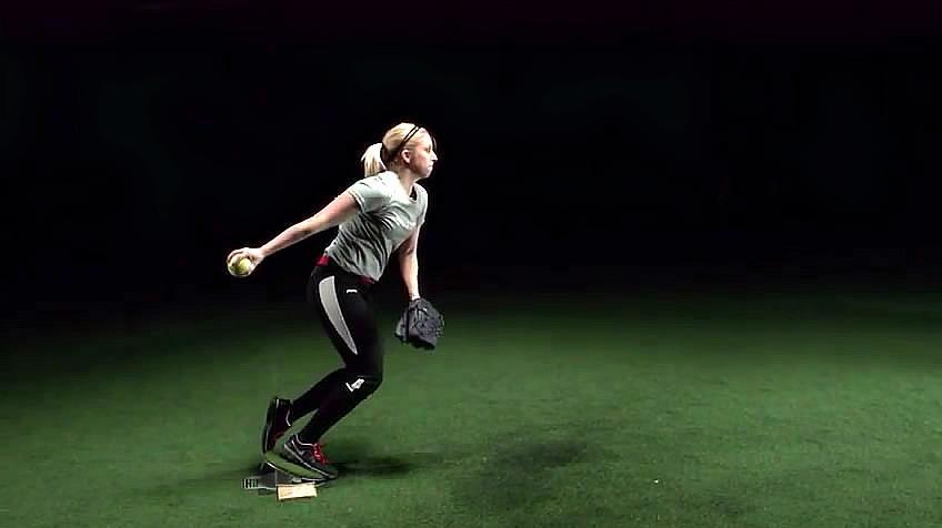 小学生垒球投球慢动作教学