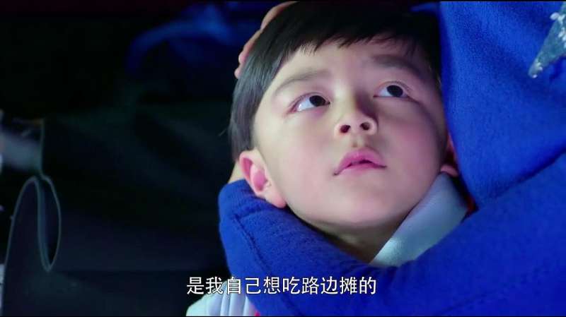 孩子吃坏东西拉肚子,美女怪怨男子,不料小孩却替男子辩解