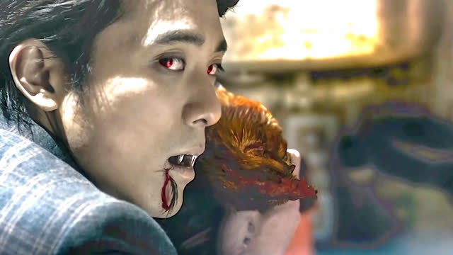 小伙拥有特殊身份,只要被咬上一口,就会获得长生不老的能力