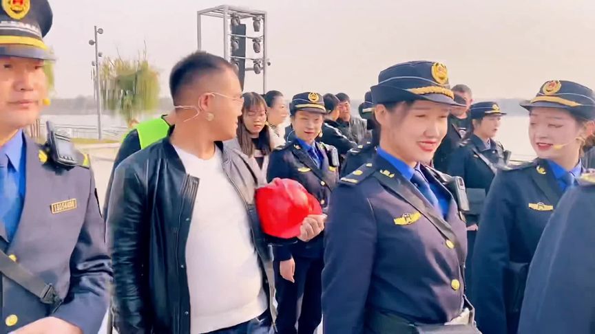 一座城市的美丽,离不开他们的坚持与付出!“最美”城管人。