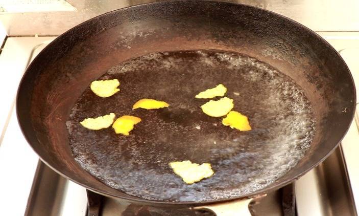 吃剩的橘皮别扔掉,放进锅中煮一煮,作用厉害了,实用