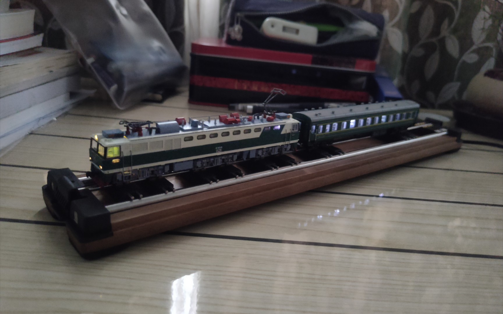 N比例火车模型 长鸣火车模型出品1/160 6k电力机车模型 先锋号开箱