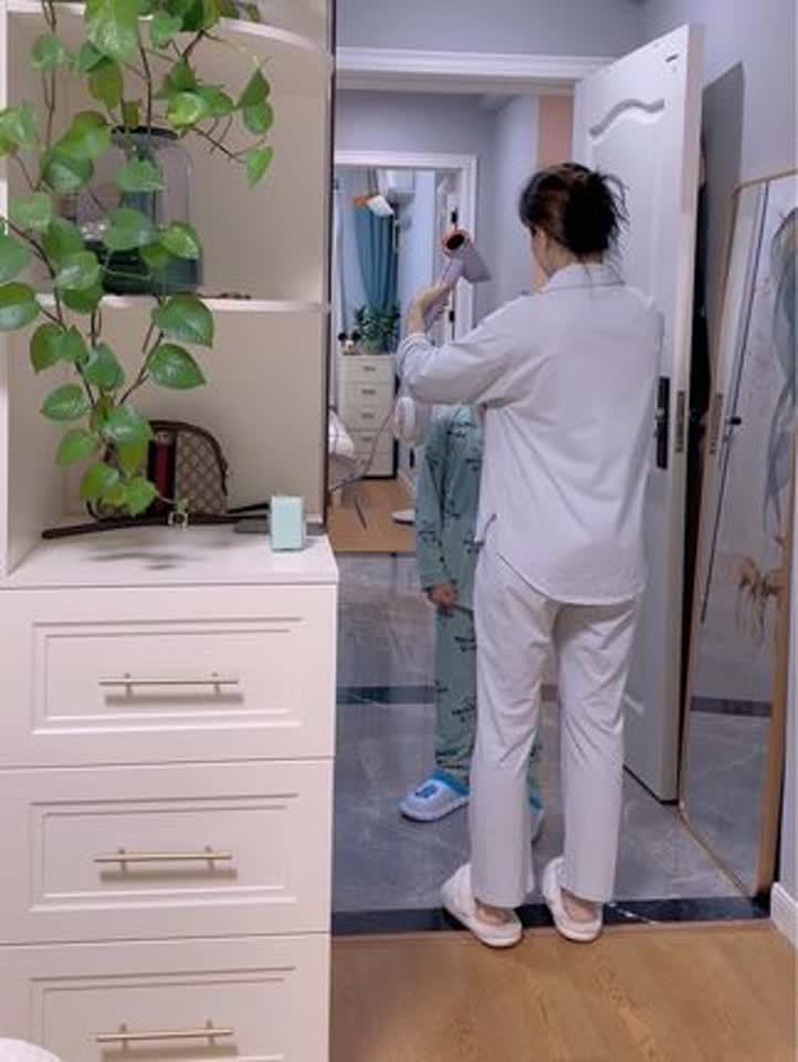 ...打扫家务、接送孩子上下学、还得阅读打卡,天天忙的很晚 如果有人...