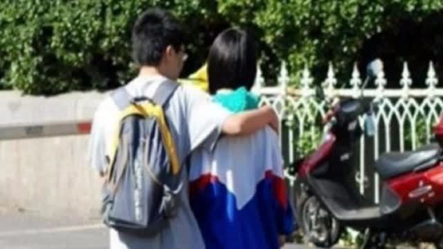 学校为防止早恋,设计出奇葩校服,网友:很有新意