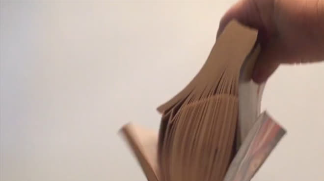 两本书页重叠一起,上千公斤拉力的拖拉机都拿它没办法